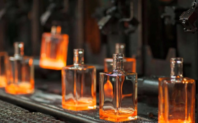 Design de flacon : la magie derrière la fabrication des verres design ...